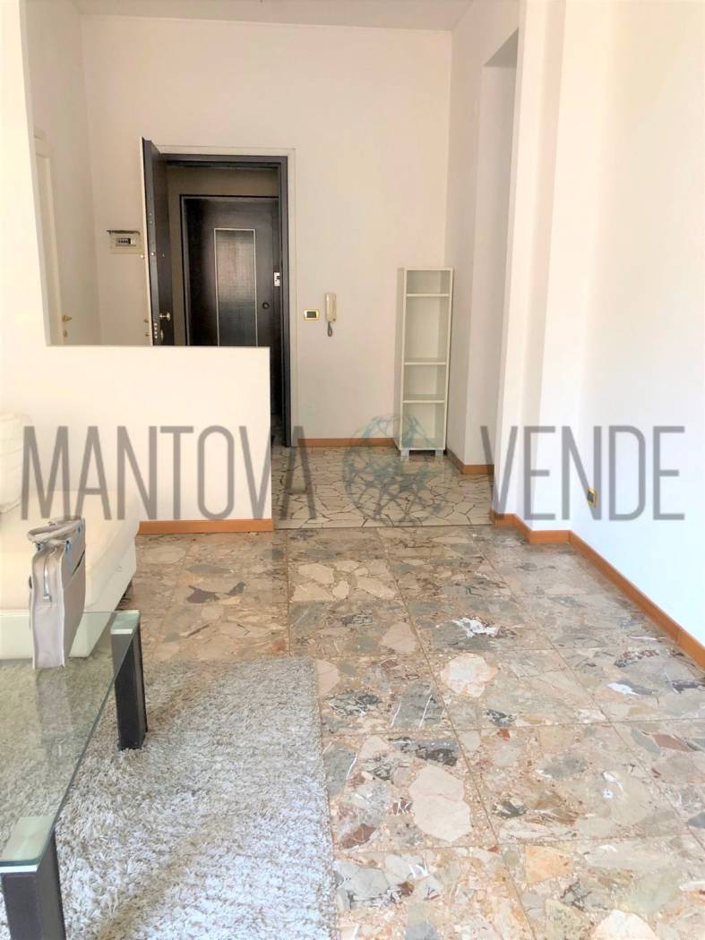 Bilocale piazza Felice Cavallotti, Centro, Mantova