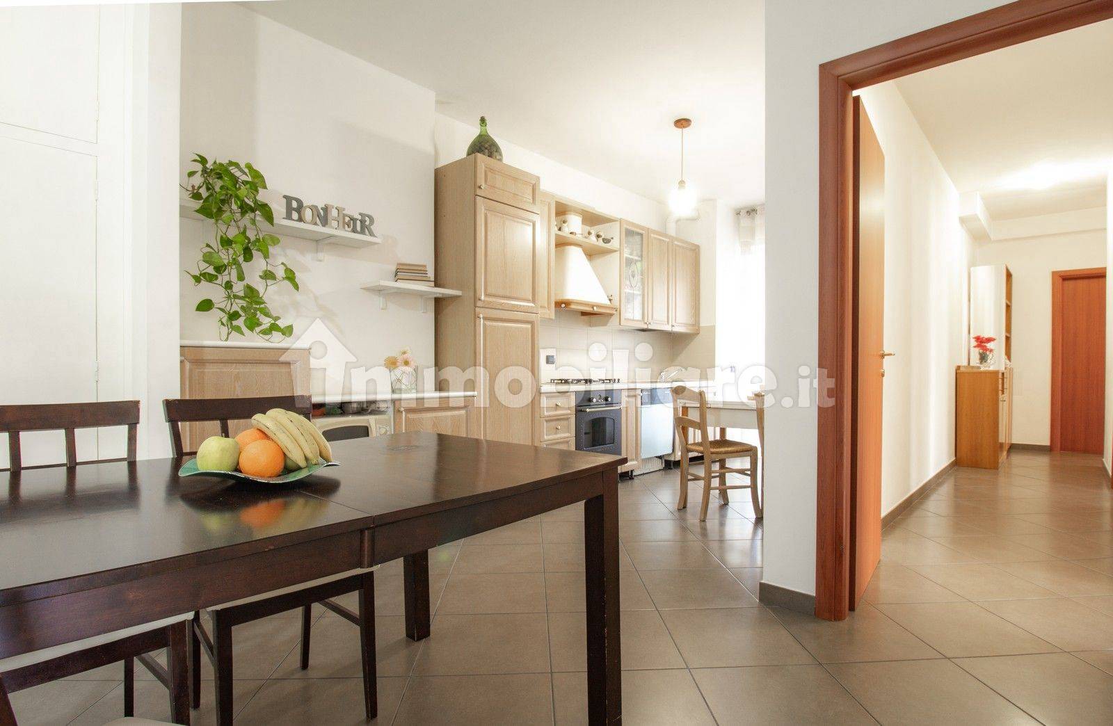 Quadrilocale via Giosuè Carducci 28, Centro, Besana in Brianza