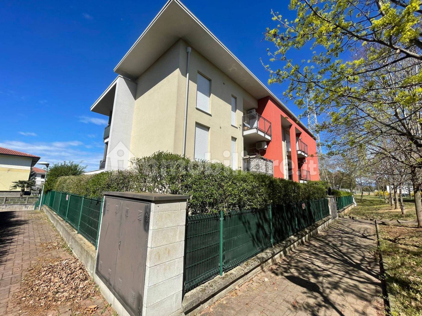 Bilocale via Francesco Petrarca, Centro, Turate