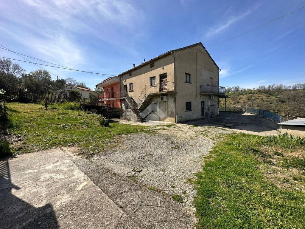 Vendita Casa colonica in via UMBRIA 100 Rende. Da ristrutturare, posto ...