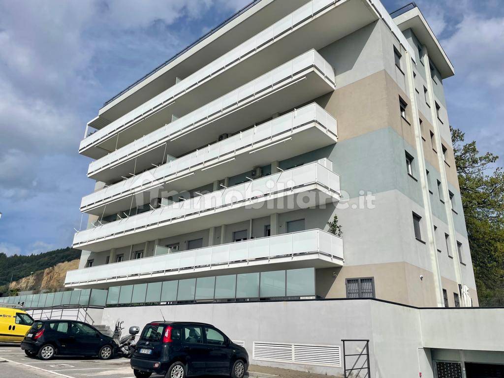 Trilocale via Monticelli, Zona Industriale - San Leonardo, Salerno