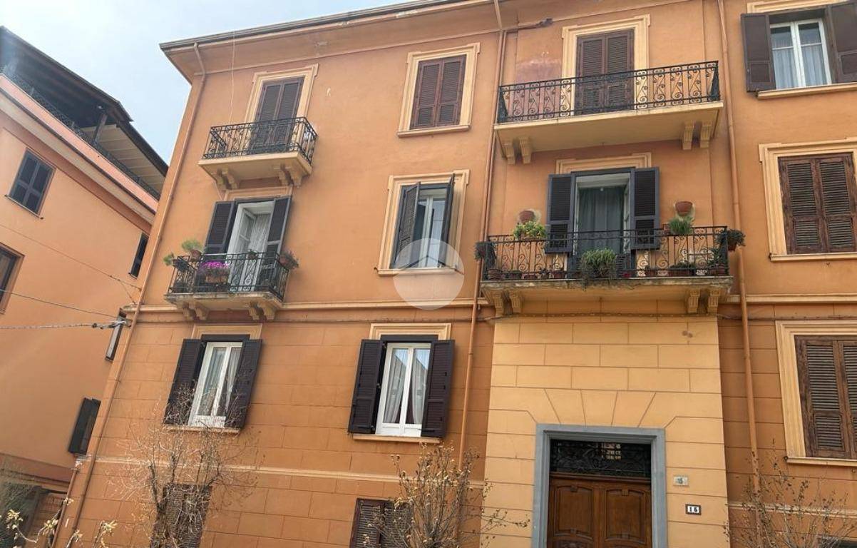 Trilocale via monte san michele 15, Centro, Cosenza