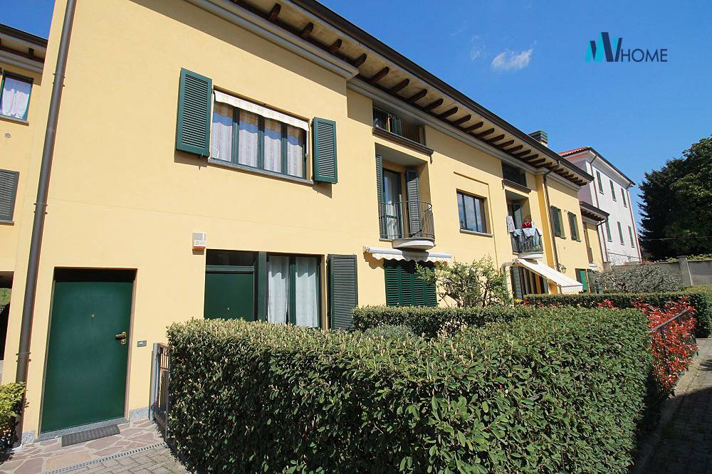 Trilocale via della Trinitá 12, Centro, Besana in Brianza