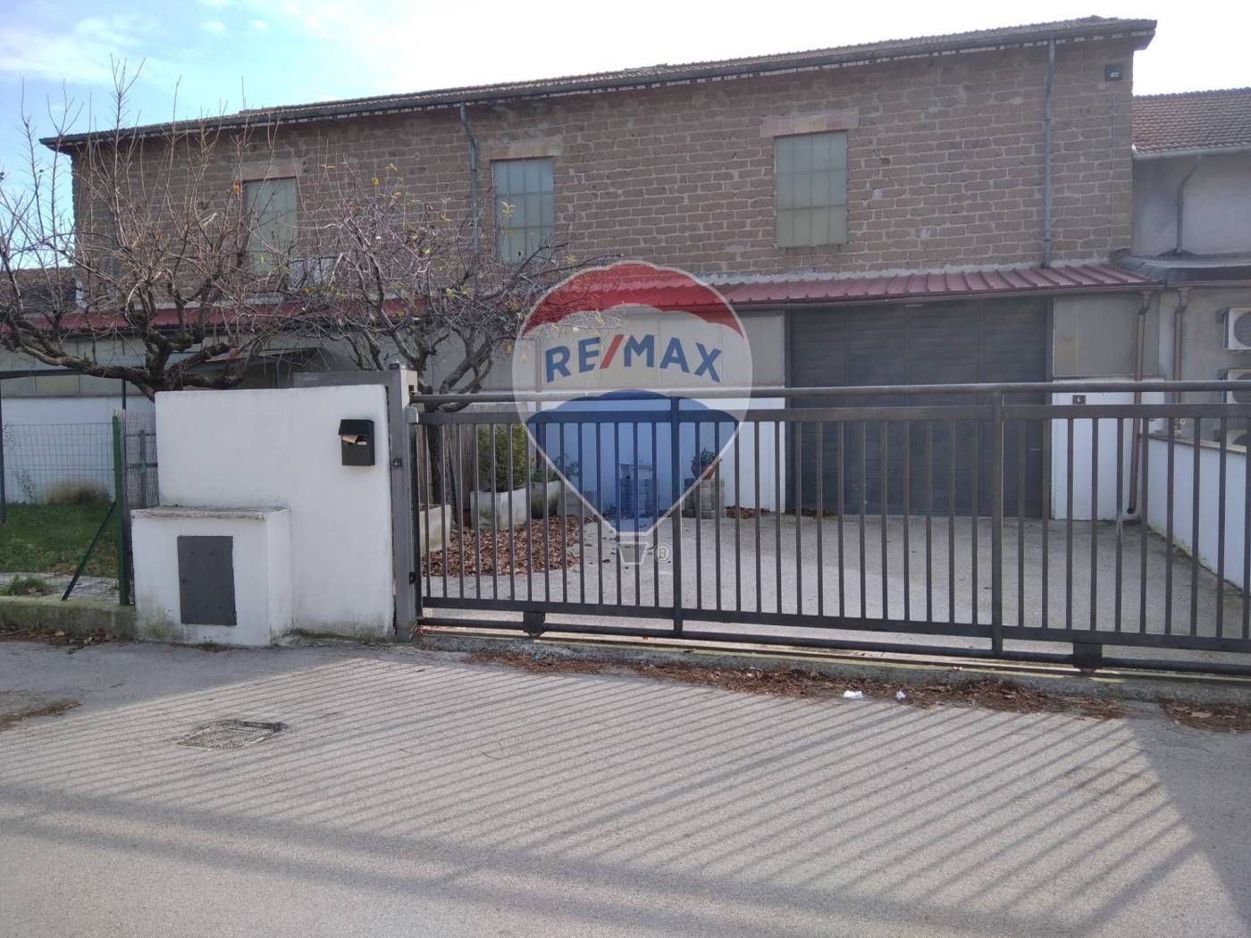 Locale commerciale in Vendita