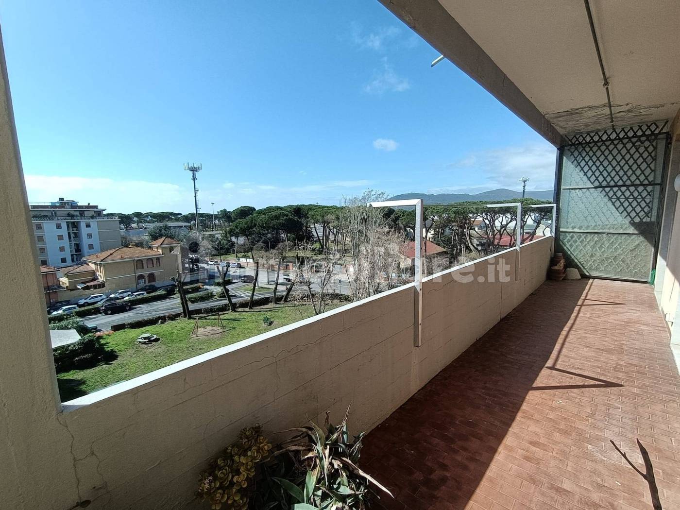 Appartamento da ristrutturare, quarto piano, Marina di Carrara, Carrara