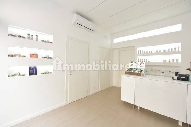 Locale commerciale in Vendita