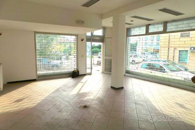 Locale commerciale in Vendita