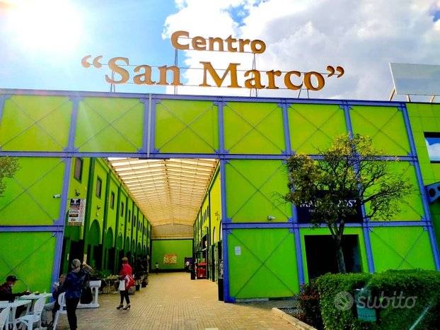 Locale commerciale in Vendita