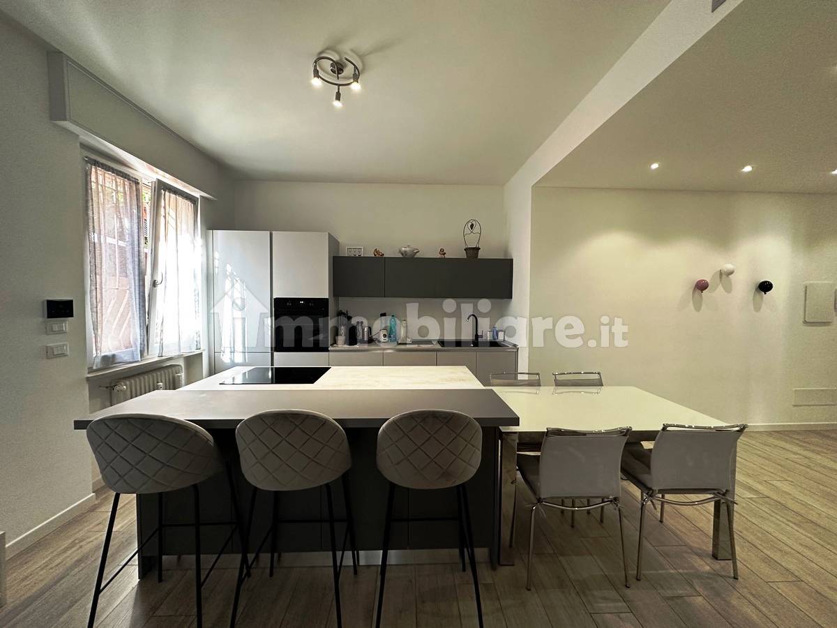 Trilocale via Aleardi, 32, Centro Storico, Desenzano del Garda