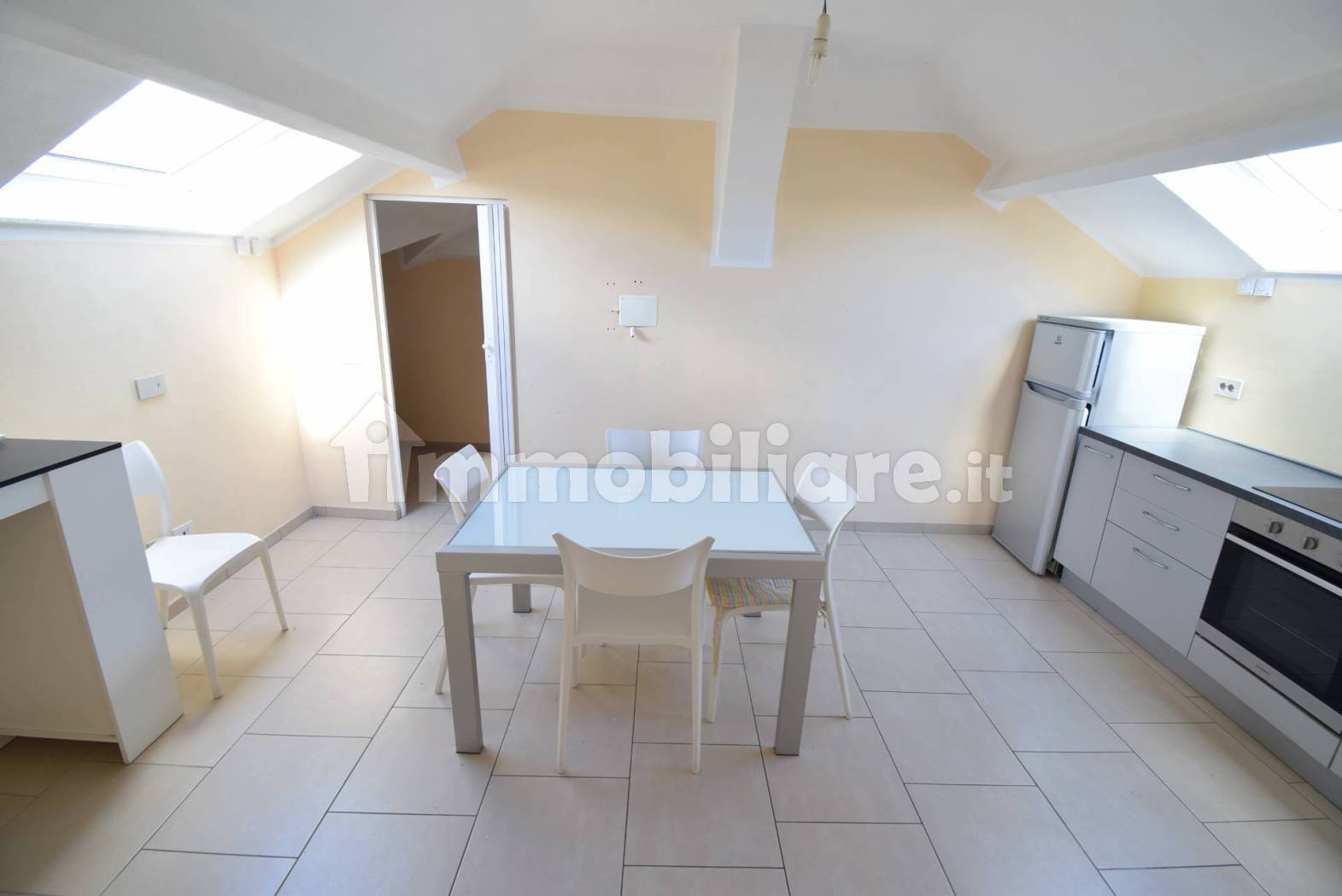 Trilocale piazza Goffredo Mameli 1, Centro, Diano Marina