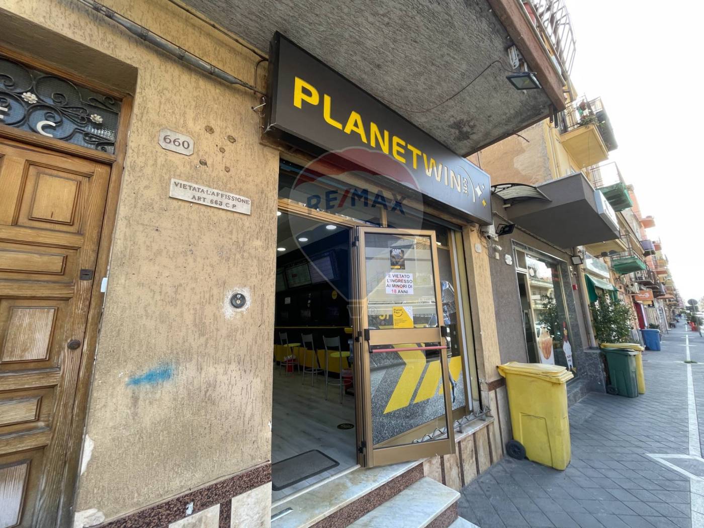 Locale commerciale in Vendita