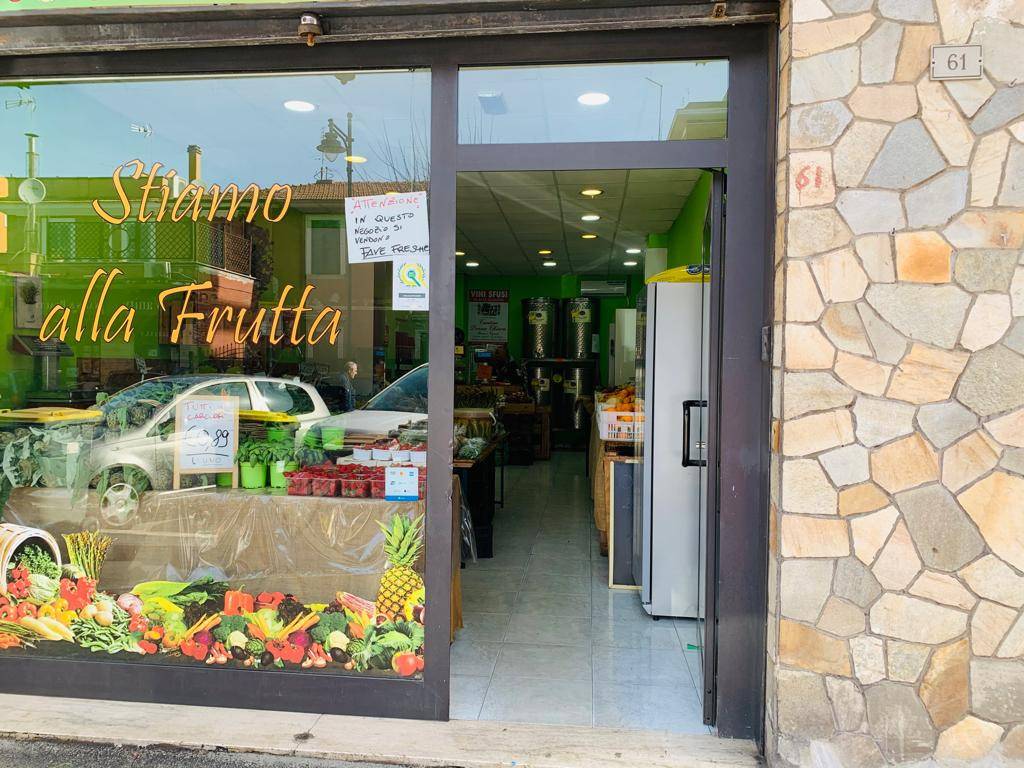 Locale commerciale in Vendita