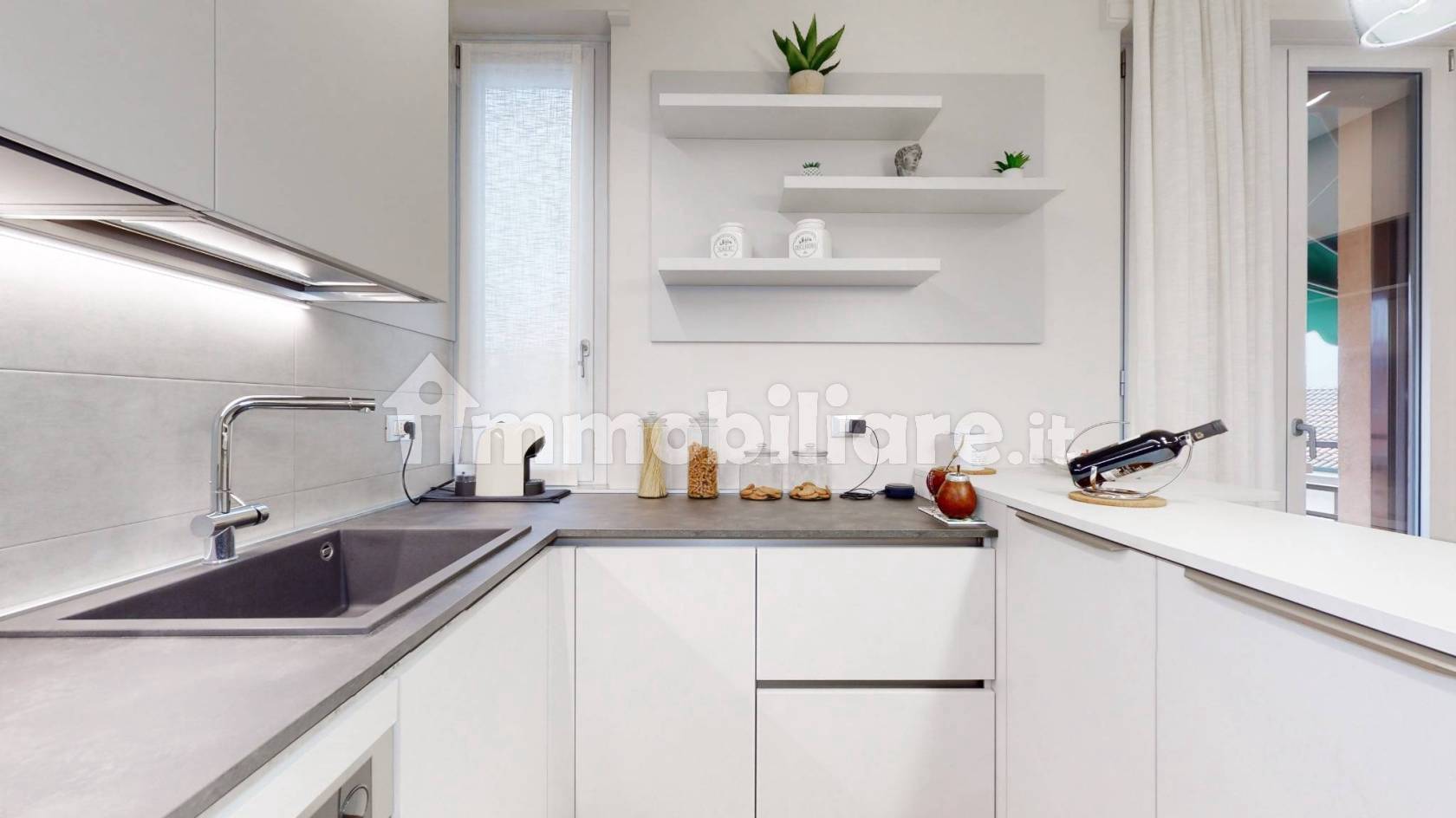 Trilocale via Montegrappa 65, Centro, Pessano con Bornago