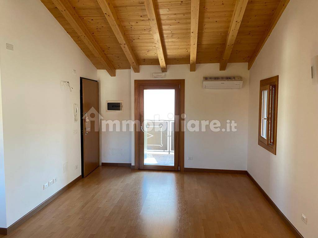 Appartamento piazza San Pietro, Centro, Cordenons