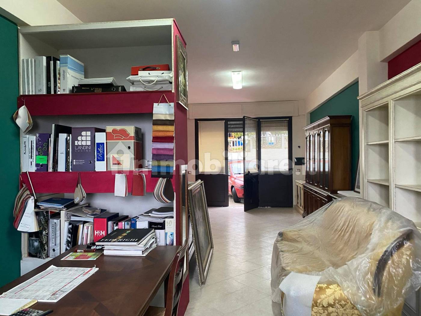 Negozio di mobili e arredamento in Vendita