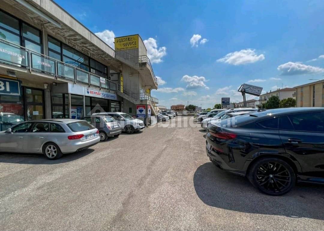 Attività commerciale in Vendita