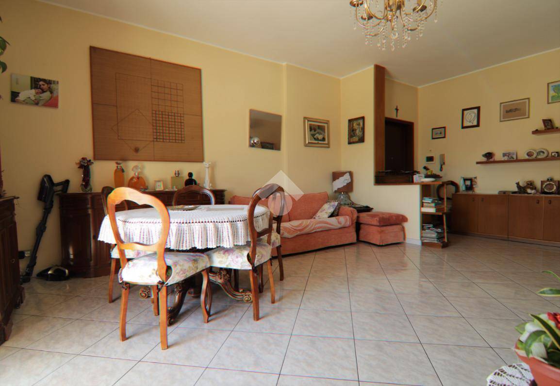 Trilocale via Roma 69, Centro, Casatenovo