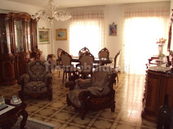 Appartamento buono stato, primo piano, Pozzallo