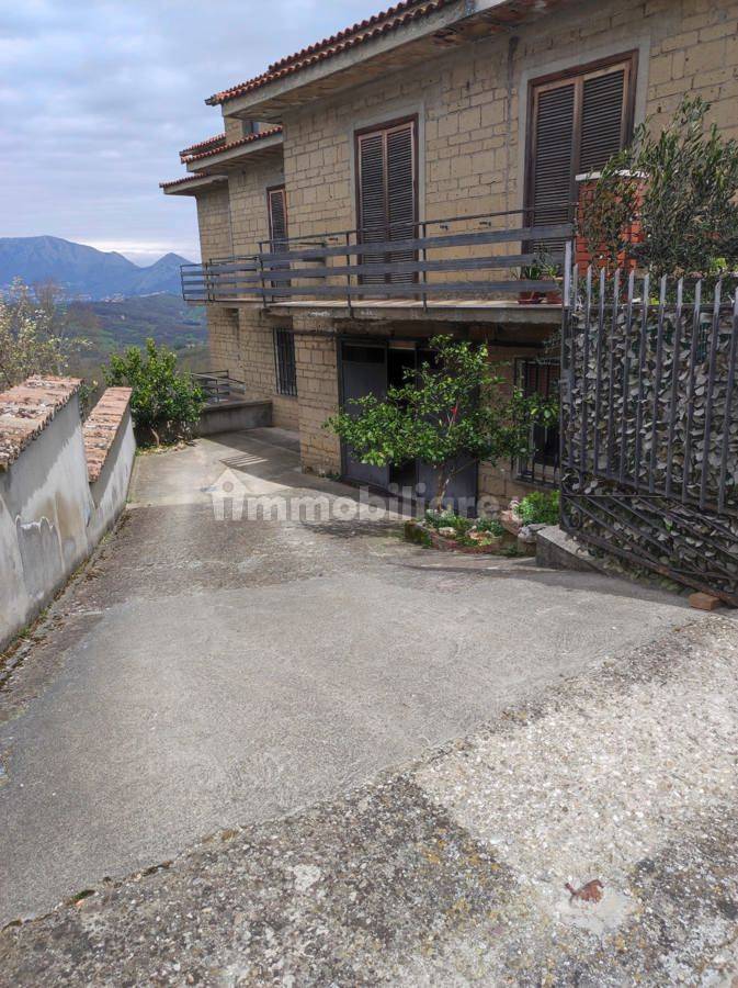 Trilocale via Mazzoni Curti, 8, Apollosa