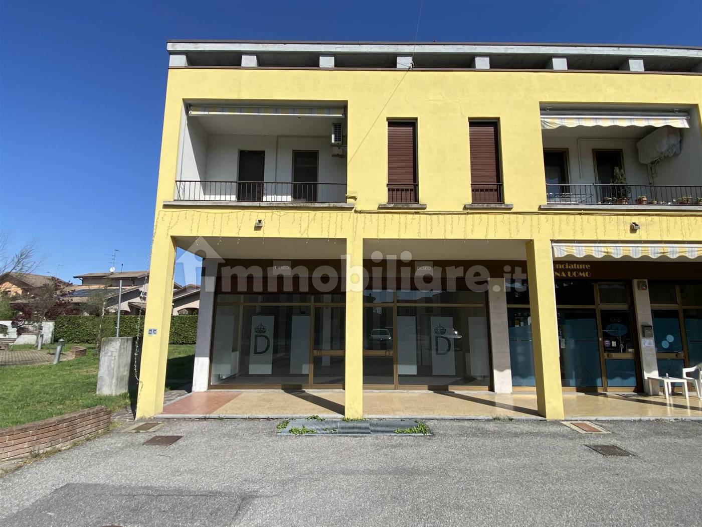 Locale commerciale in Vendita