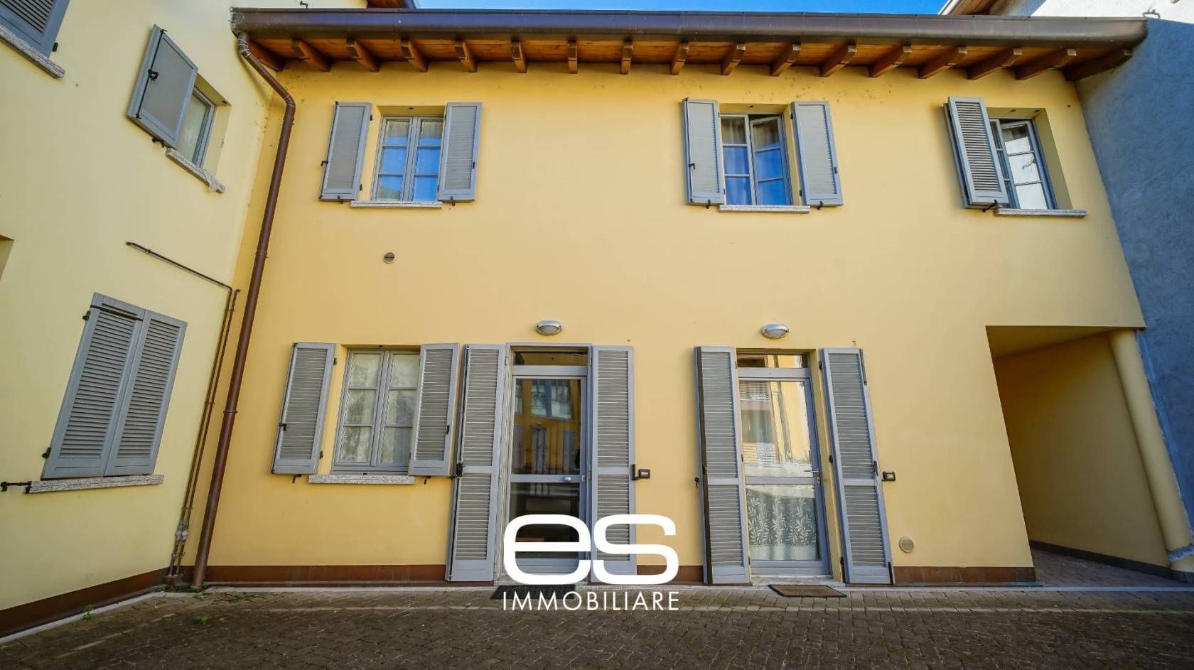 Trilocale via Gadda 7, Centro, Rogeno