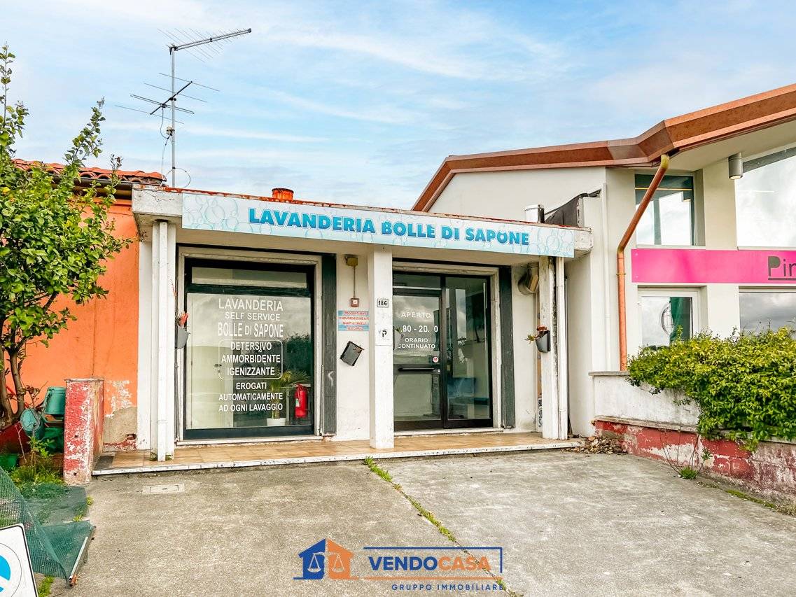 Locale commerciale in Vendita