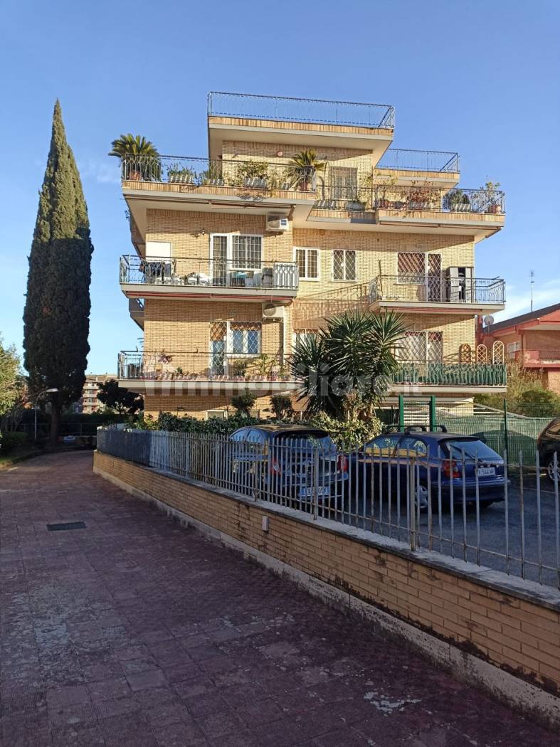 Trilocale via degli Estensi 203, Pisana - Bravetta, Roma