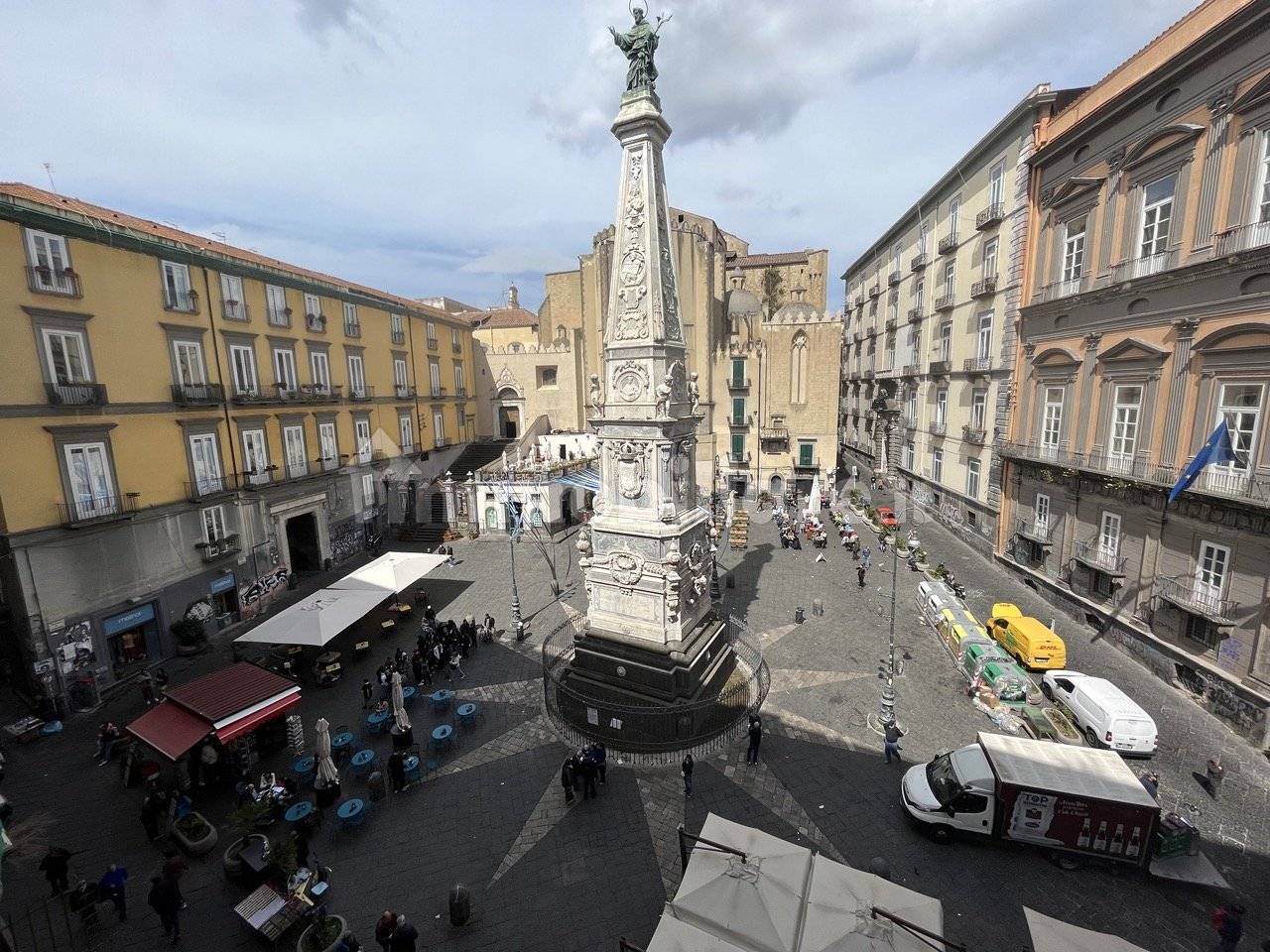 Appartamento via Mezzocannone, Centro Storico, Napoli