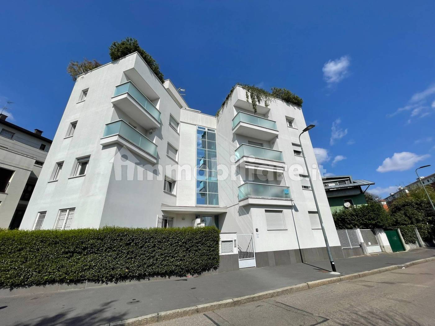 Bilocale via dei Garofani 4, Lorenteggio, Milano