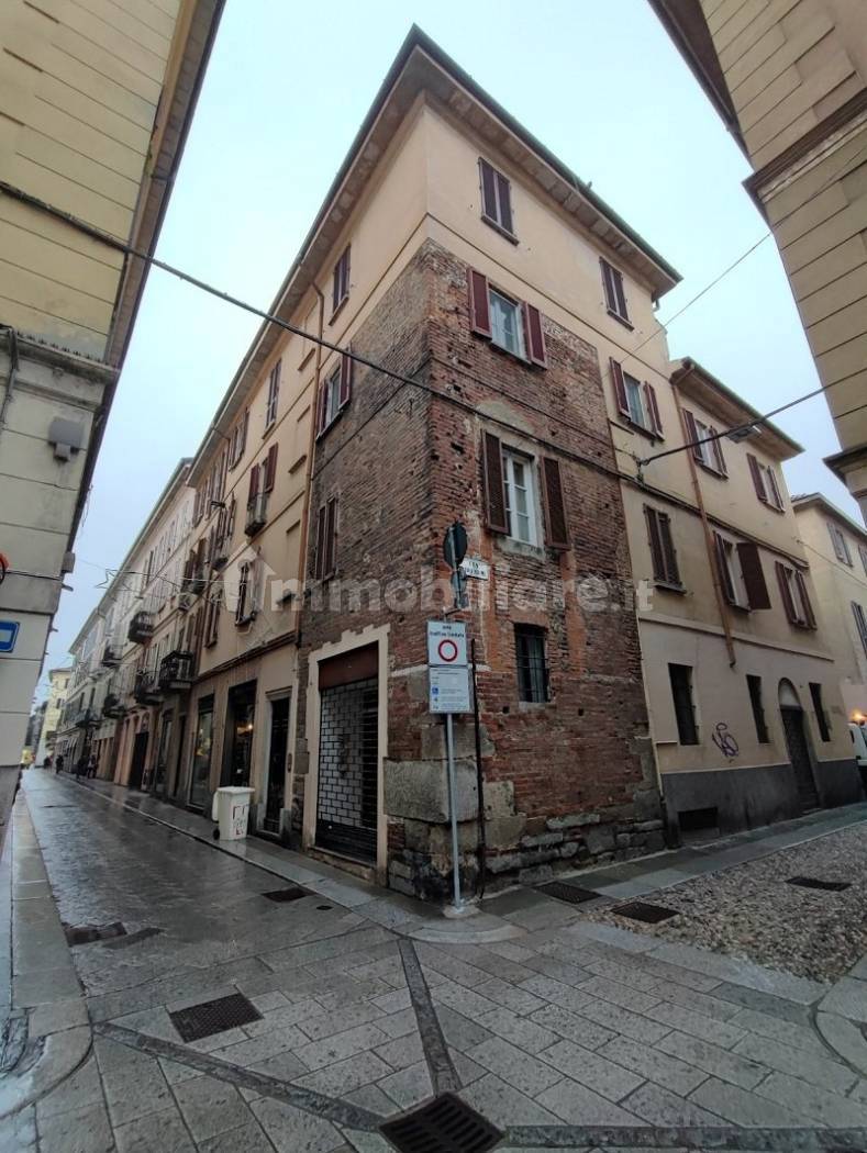 Monolocale ottimo stato, terzo piano, Centro Storico, Pavia