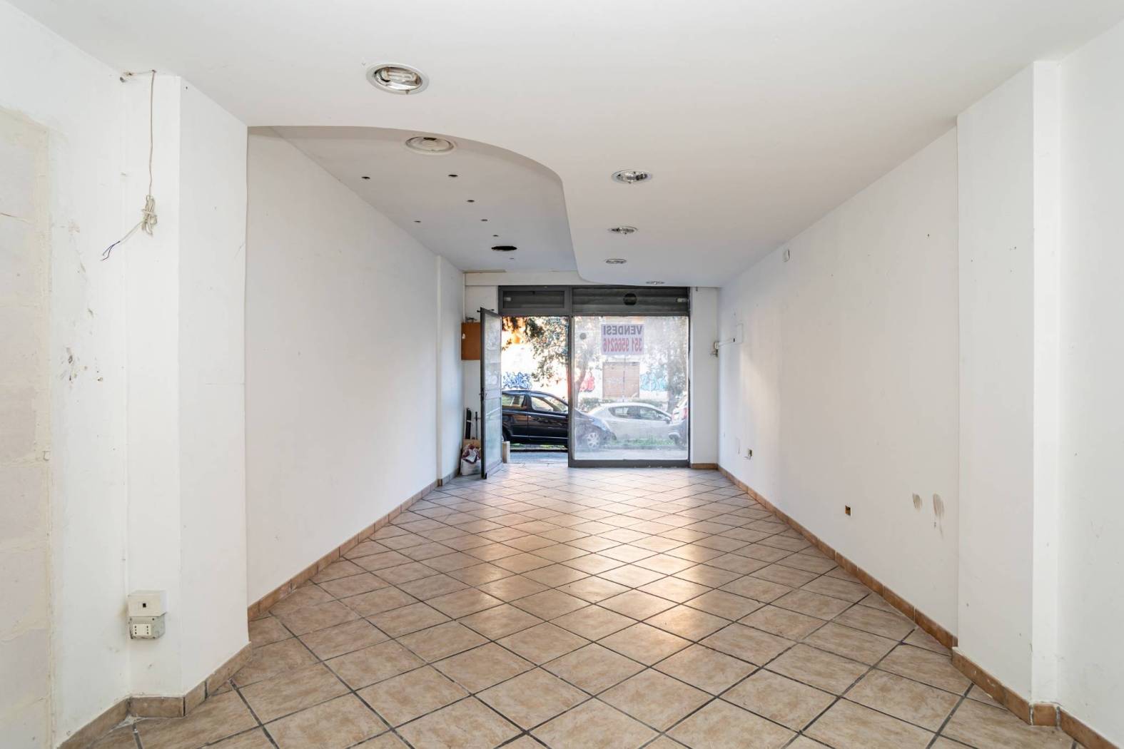 Locale commerciale in Vendita