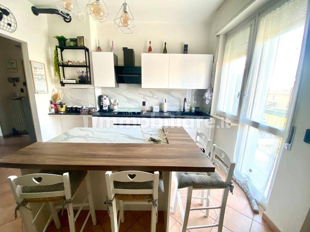 Quadrilocale ottimo stato, secondo piano, Centro, Ostiglia