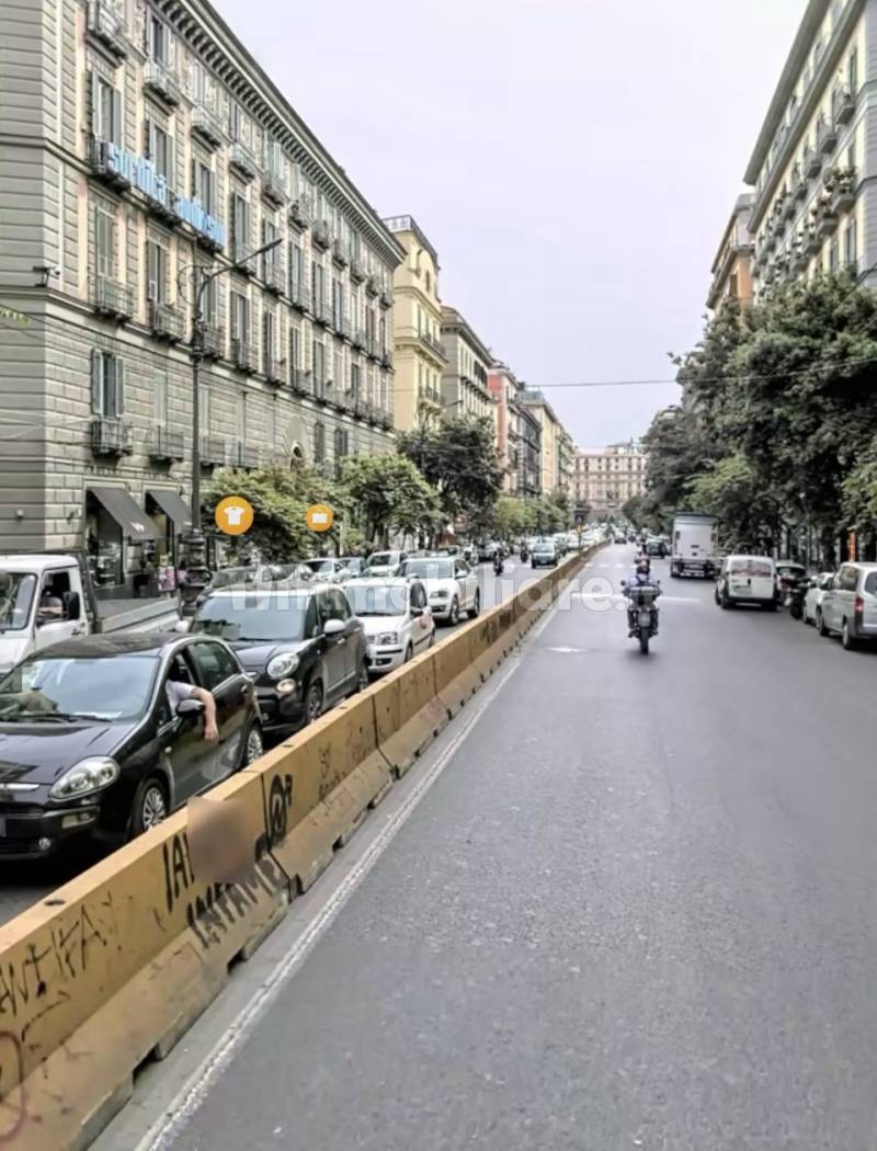 Locale commerciale in Vendita