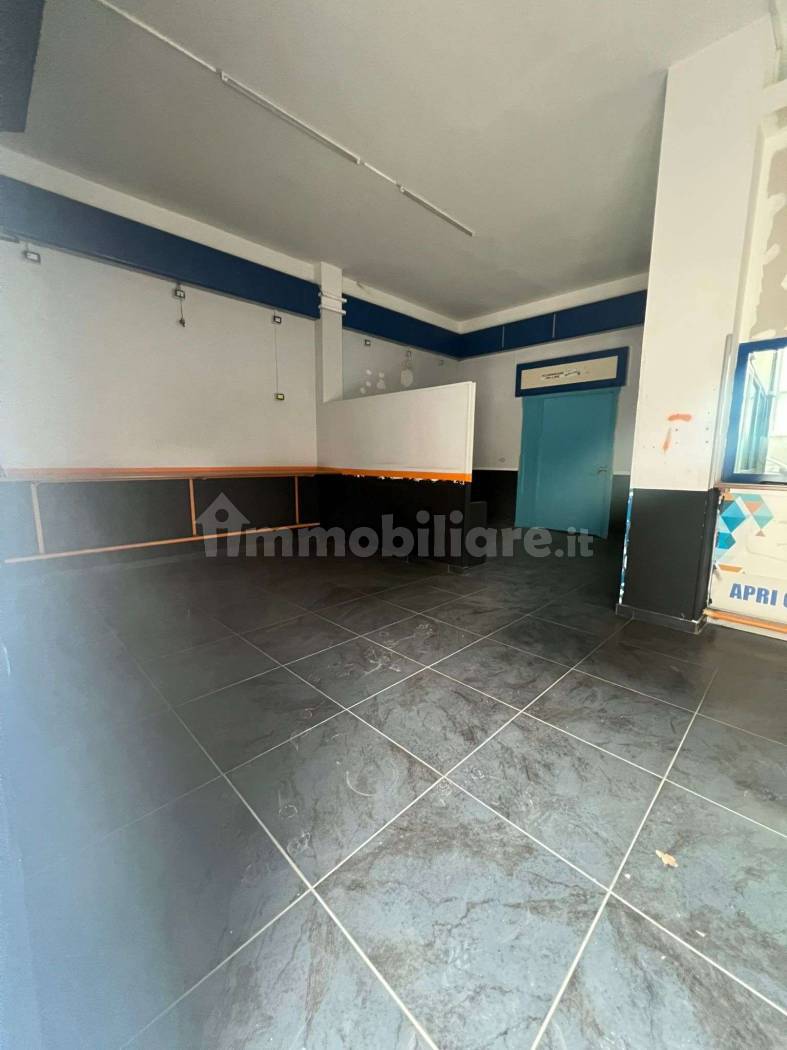 Locale commerciale in Vendita