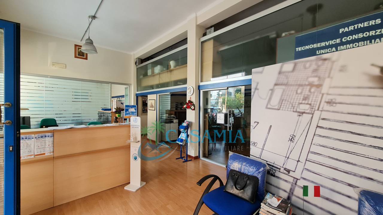 Locale commerciale in Vendita