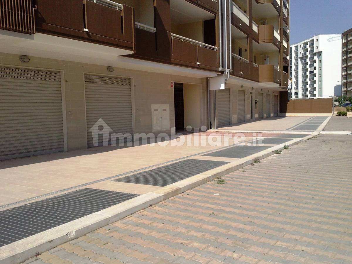 Locale commerciale in Vendita