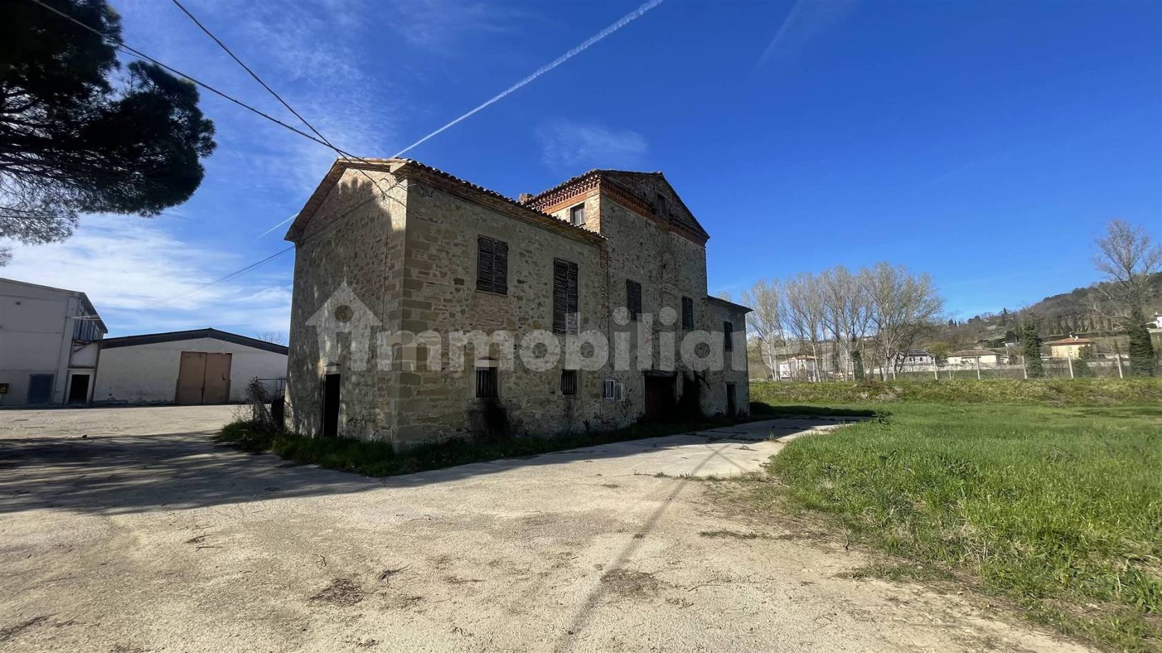 Locale commerciale in Vendita