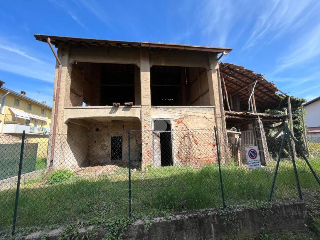Vendita Rustico in via Francesco Baracca 2 Limido Comasco. Da ...