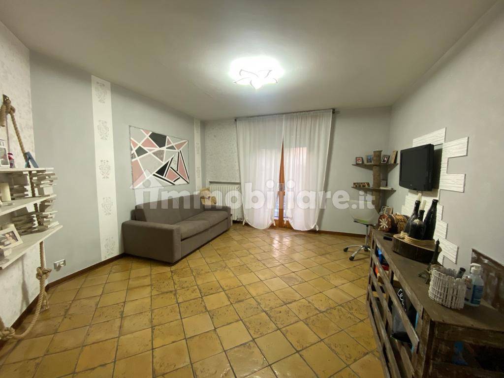 Trilocale buono stato, piano rialzato, Centro, Viadana