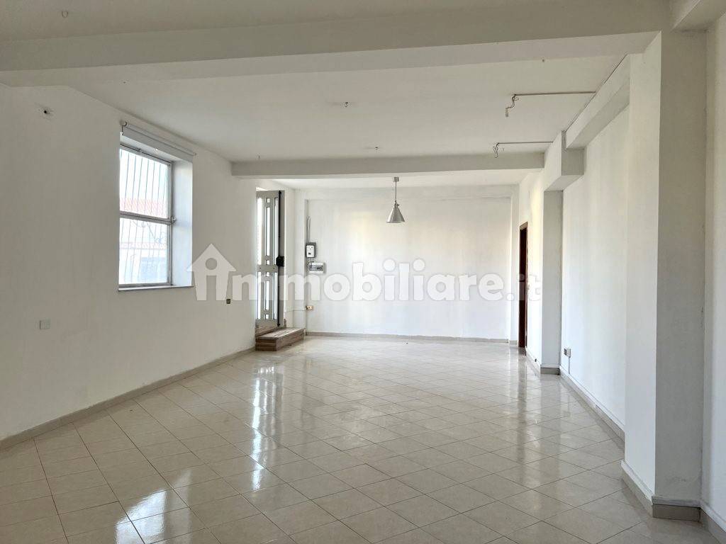 Locale commerciale in Vendita