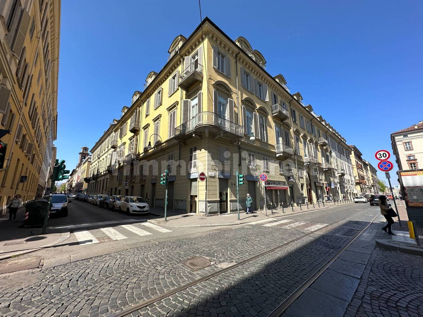 Locale commerciale in Vendita