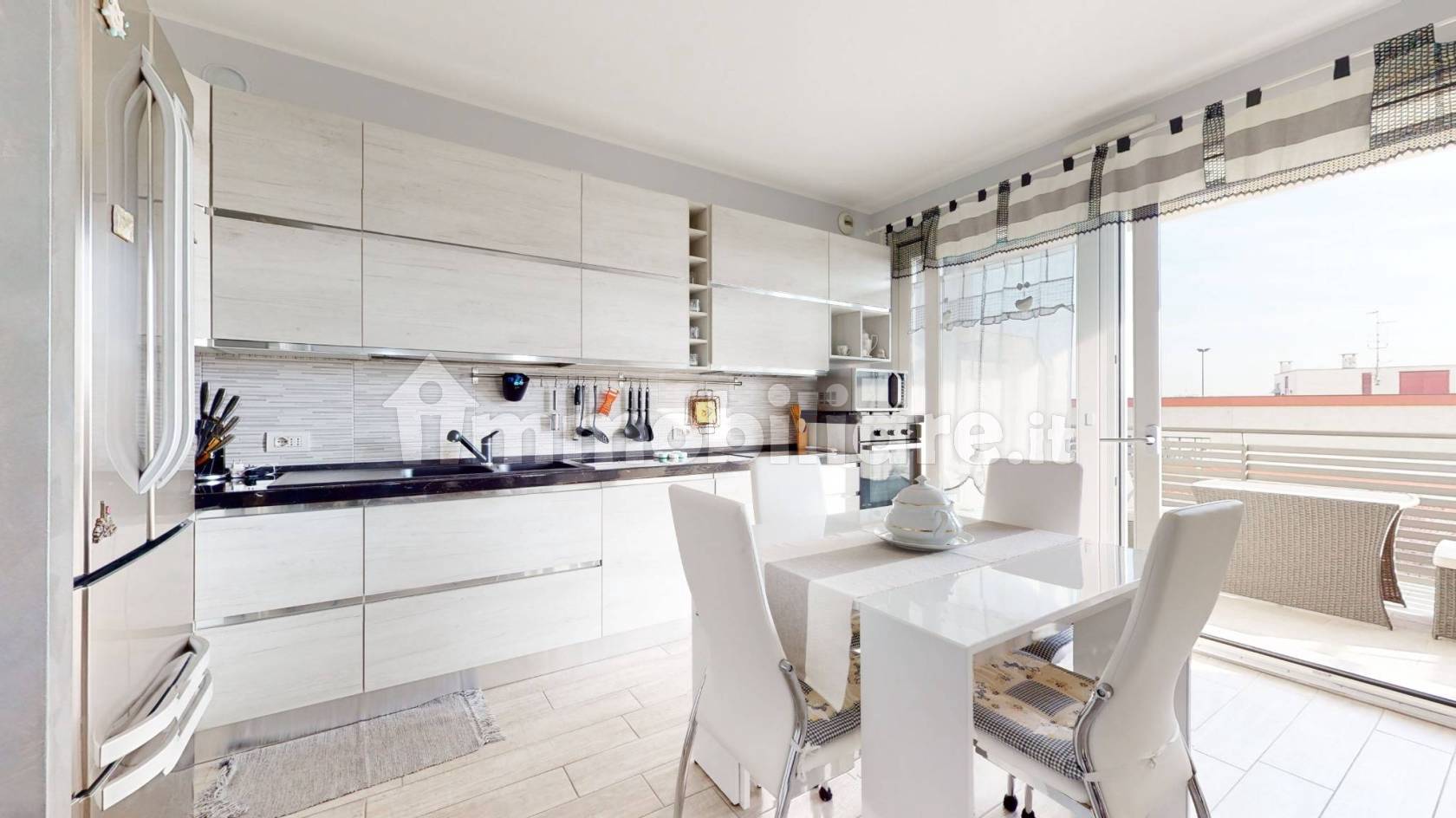 Trilocale via Ada Negri 18, Centro, Pessano con Bornago