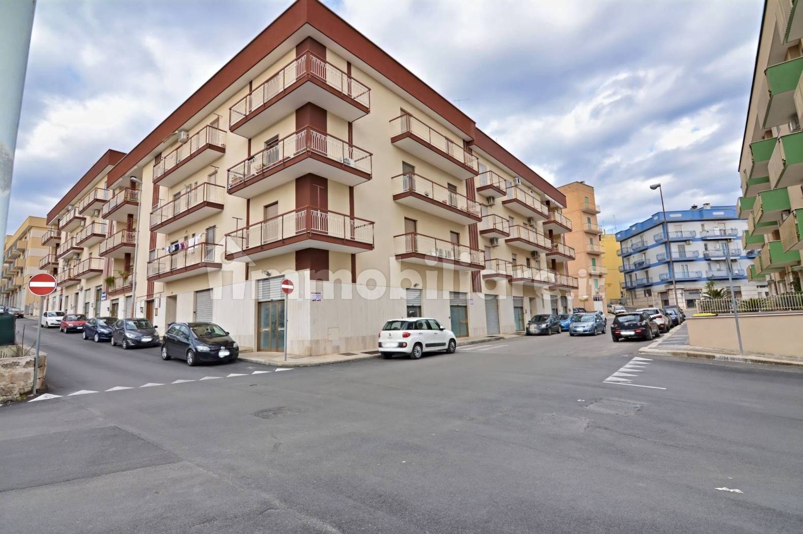 Locale commerciale in Vendita