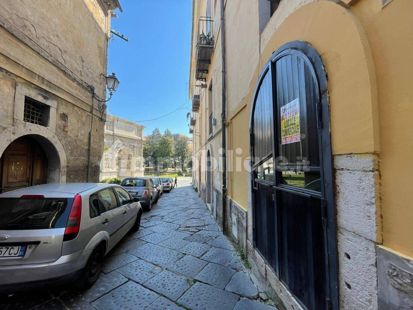 Locale commerciale in Vendita