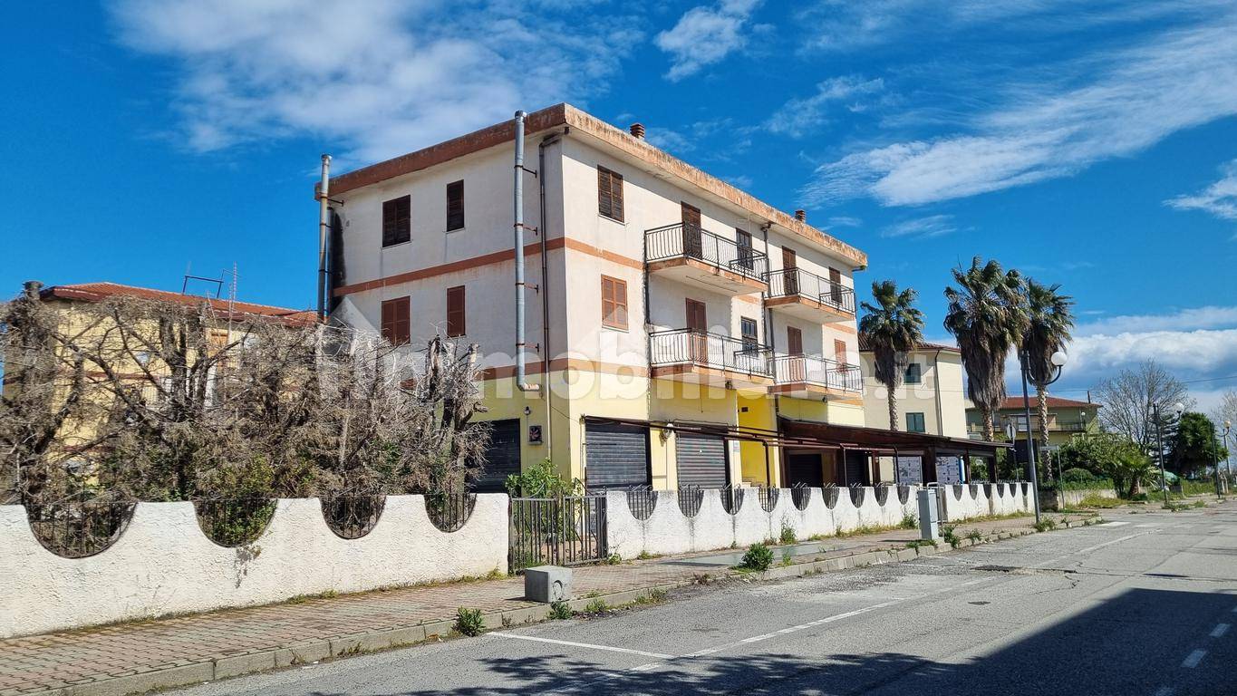 Locale commerciale in Vendita