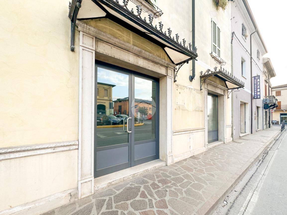 Locale commerciale in Vendita