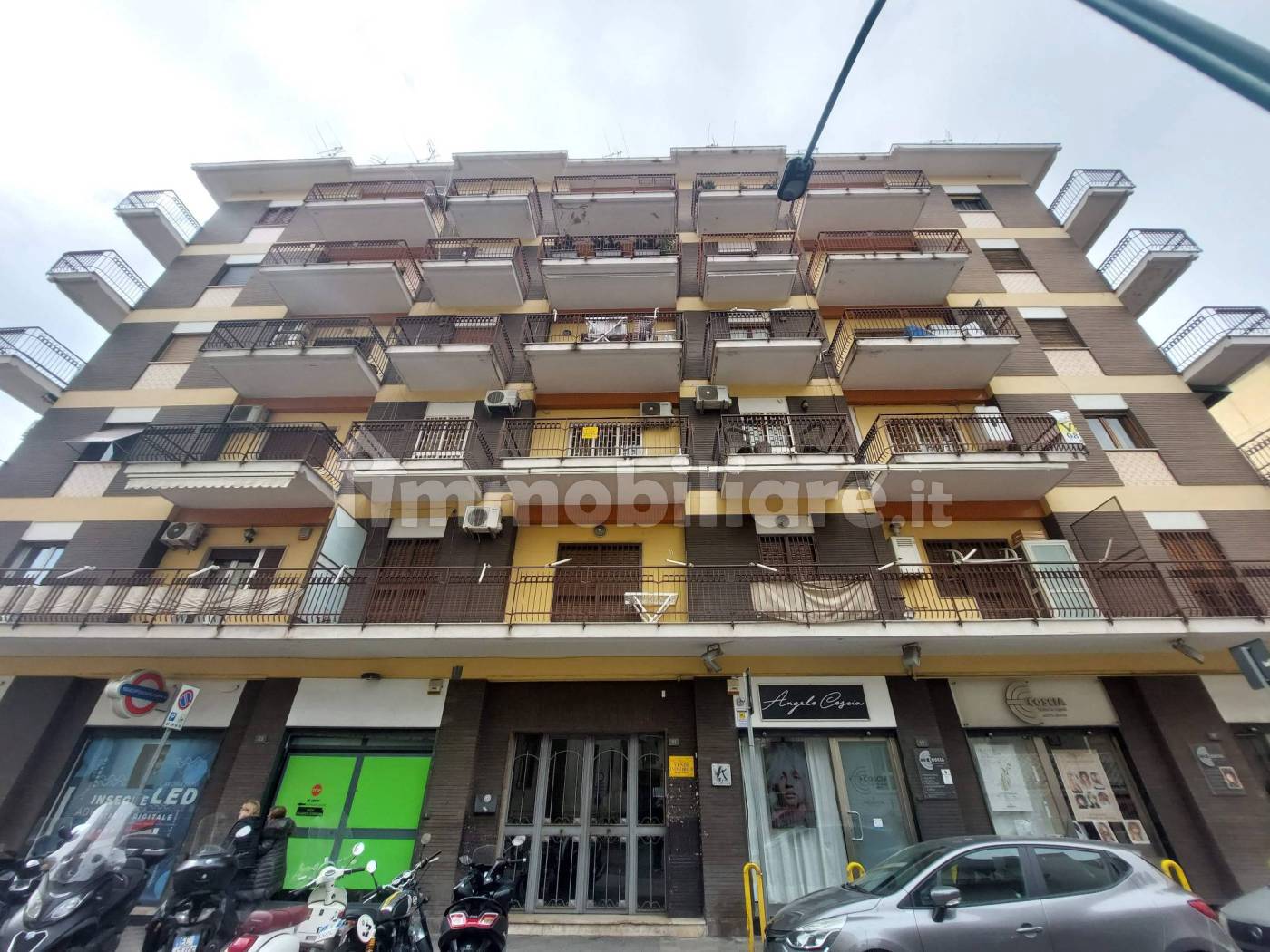 Trilocale da ristrutturare, secondo piano, Torre del Greco