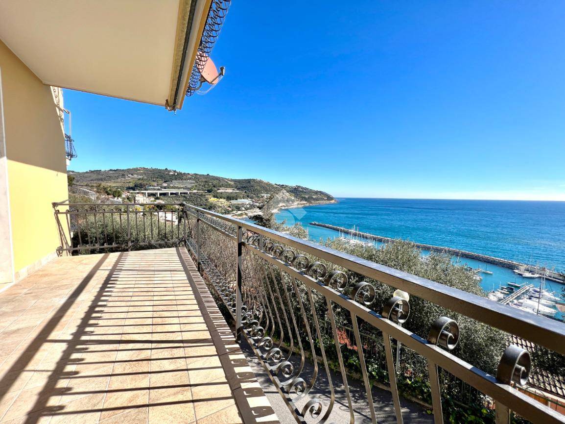 Trilocale via Terre Bianche 34, San Lorenzo al Mare