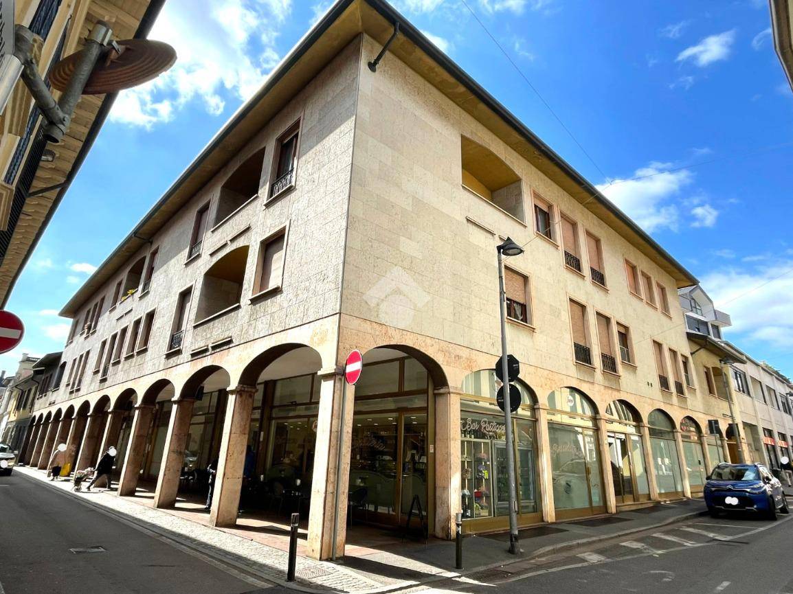 Trilocale via gigante 1, San Domenico, Legnano