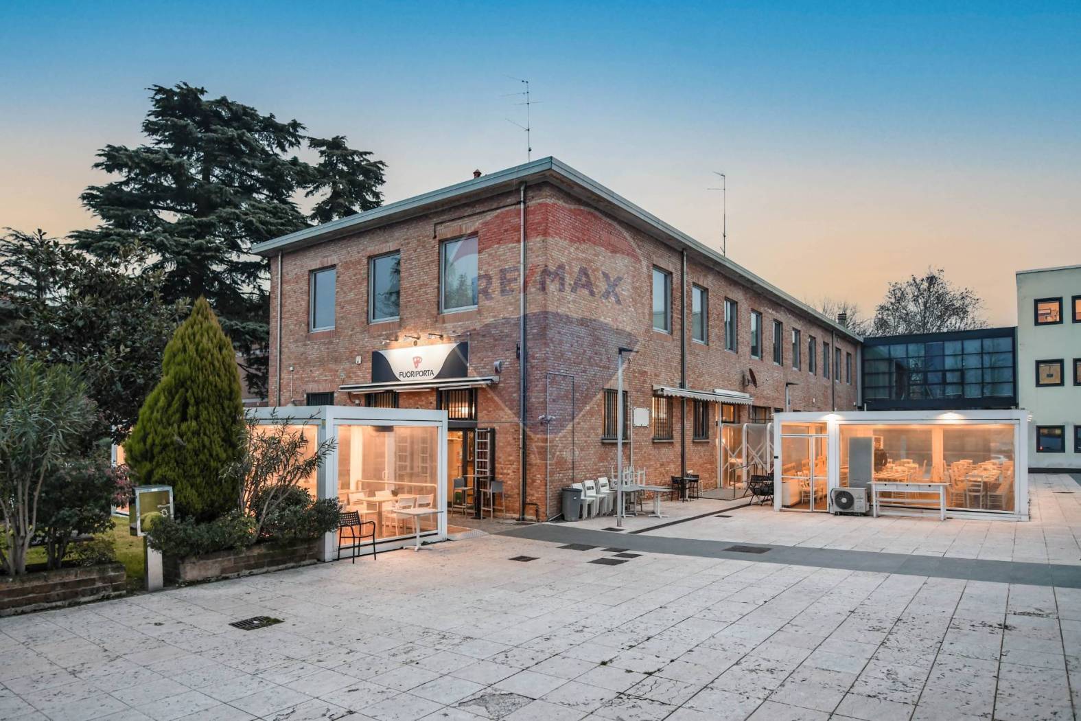 Locale commerciale in Vendita